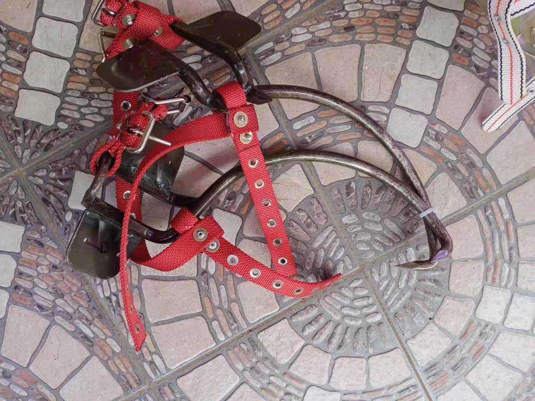 Adjustable Wood Pole Climber with Sharp Spikes