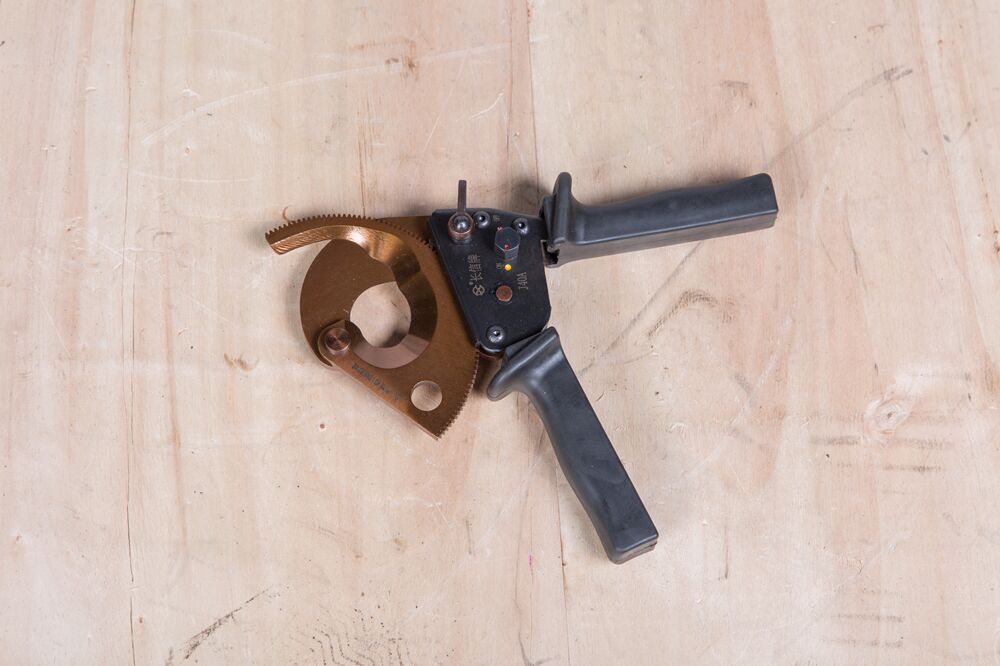 Heavy-Duty Ratcheting Cable Cutter for Wires